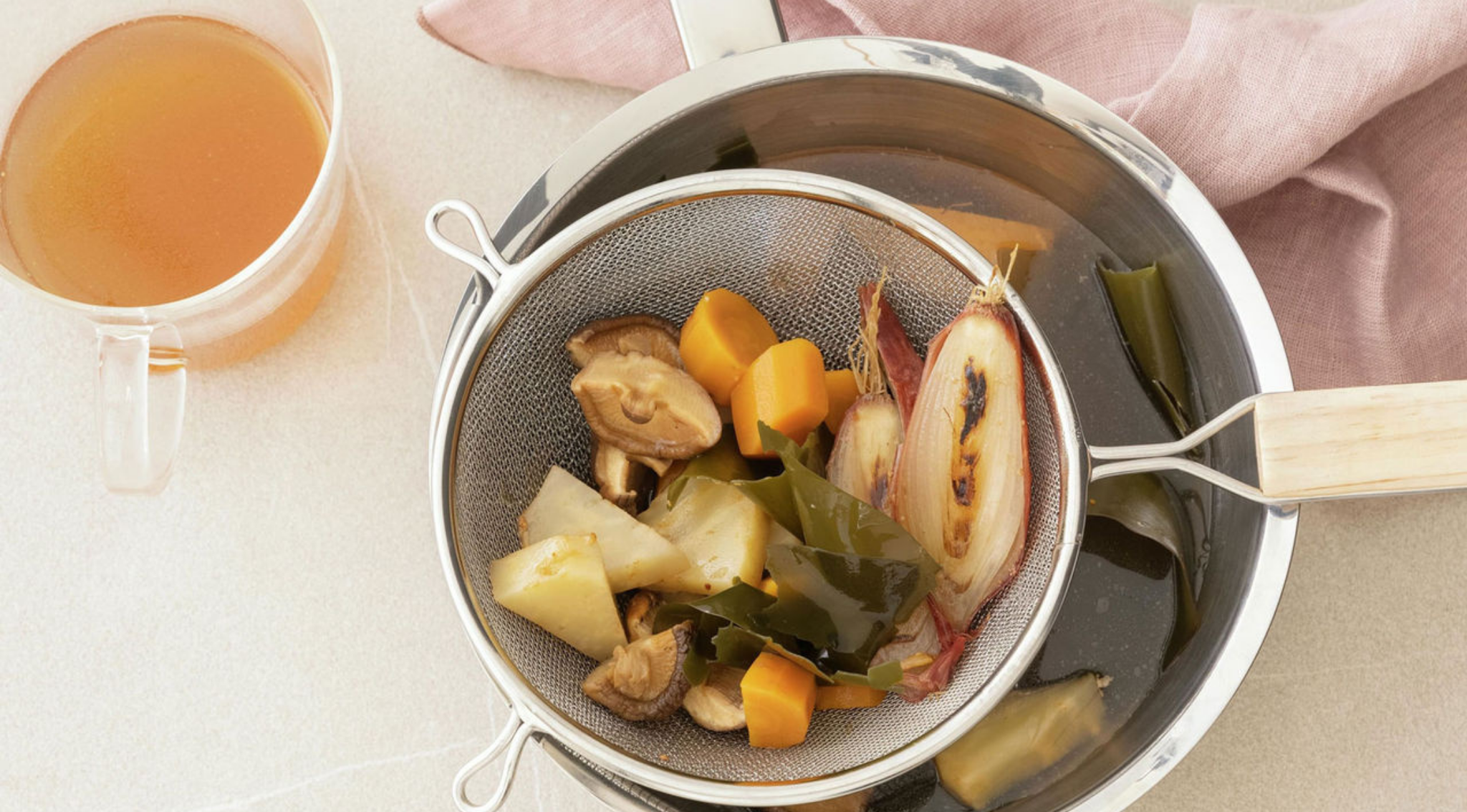 Recipe: Dashi - Japanese kombu seaweed broth | Fissler