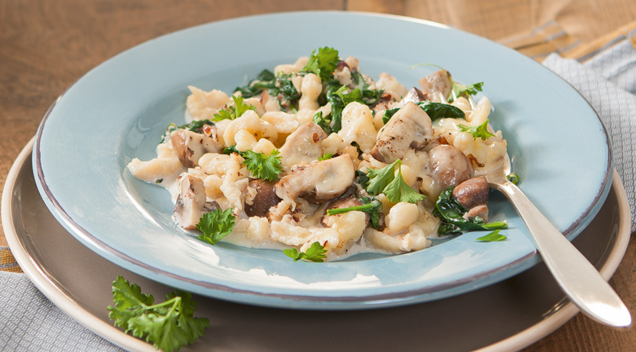 Recipe: Hazelnut and cheese spaetzle in mushroom cream sauce | Fissler