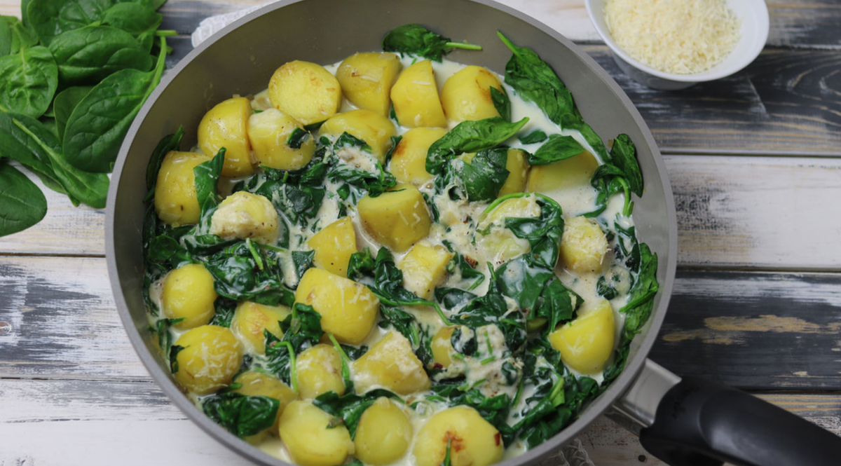 Recipe: Potato pan with baby spinach in creamy sauce | Fissler