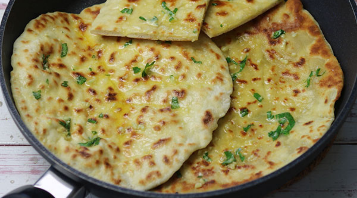 Recipe: Garlic Pan Bread with Yogurt Dip | Fissler