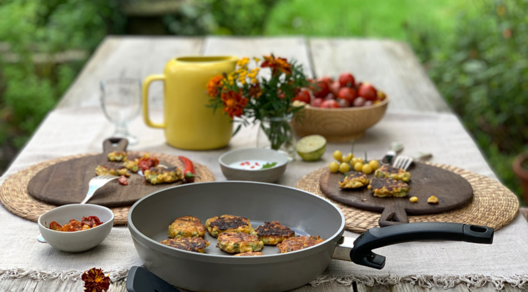 Recipe: Corn fritters with yogurt dip | Fissler