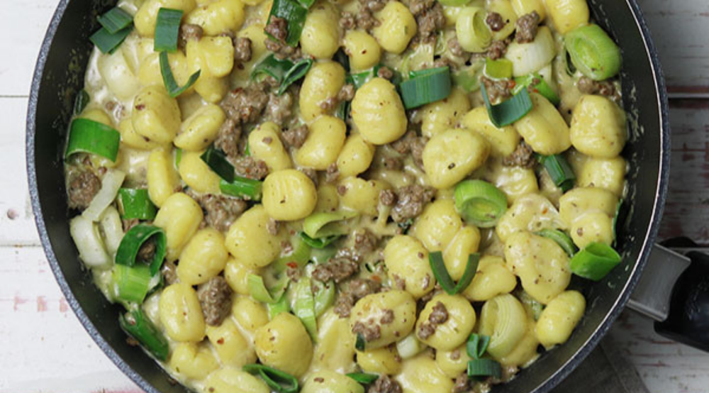 Recipe: One-Pot Cheese and Leek Gnocchi with Ground Beef | Fissler