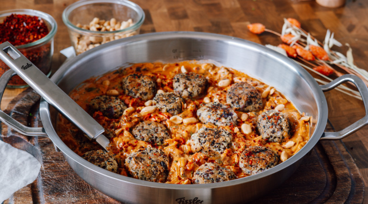 Recipe: Quinoa Balls in African Peanut Sauce | Fissler