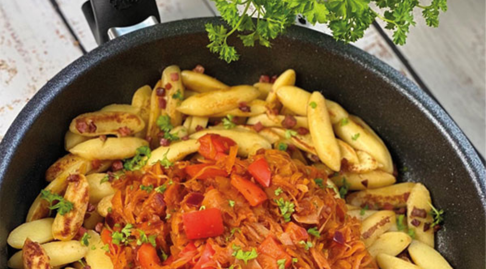 Recipe: Vegetarian potato dumplings with paprika sauerkraut | Fissler